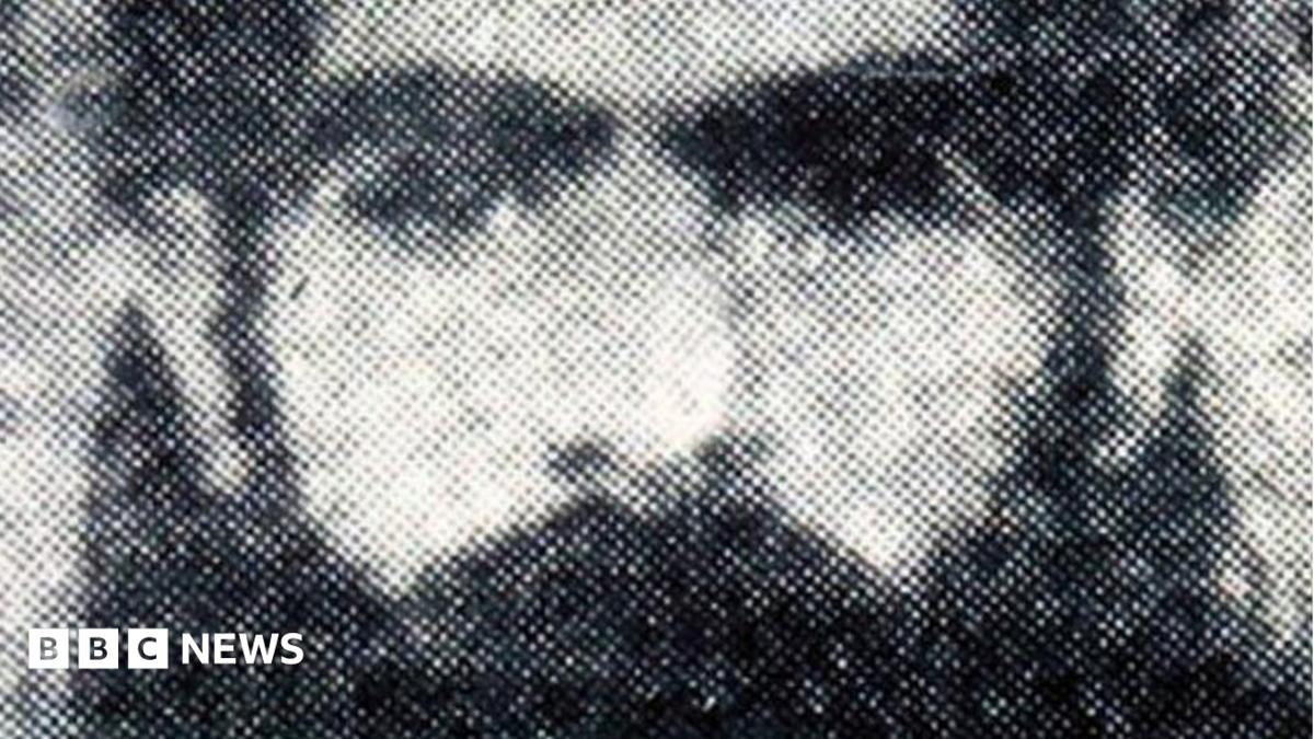 Taliban leader death: Who was Mullah Omar? - BBC News