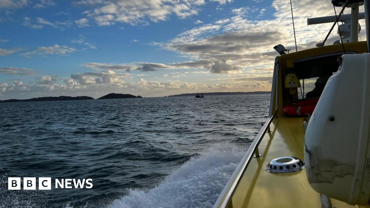 Injured person taken from Sark to Guernsey hospital - BBC News