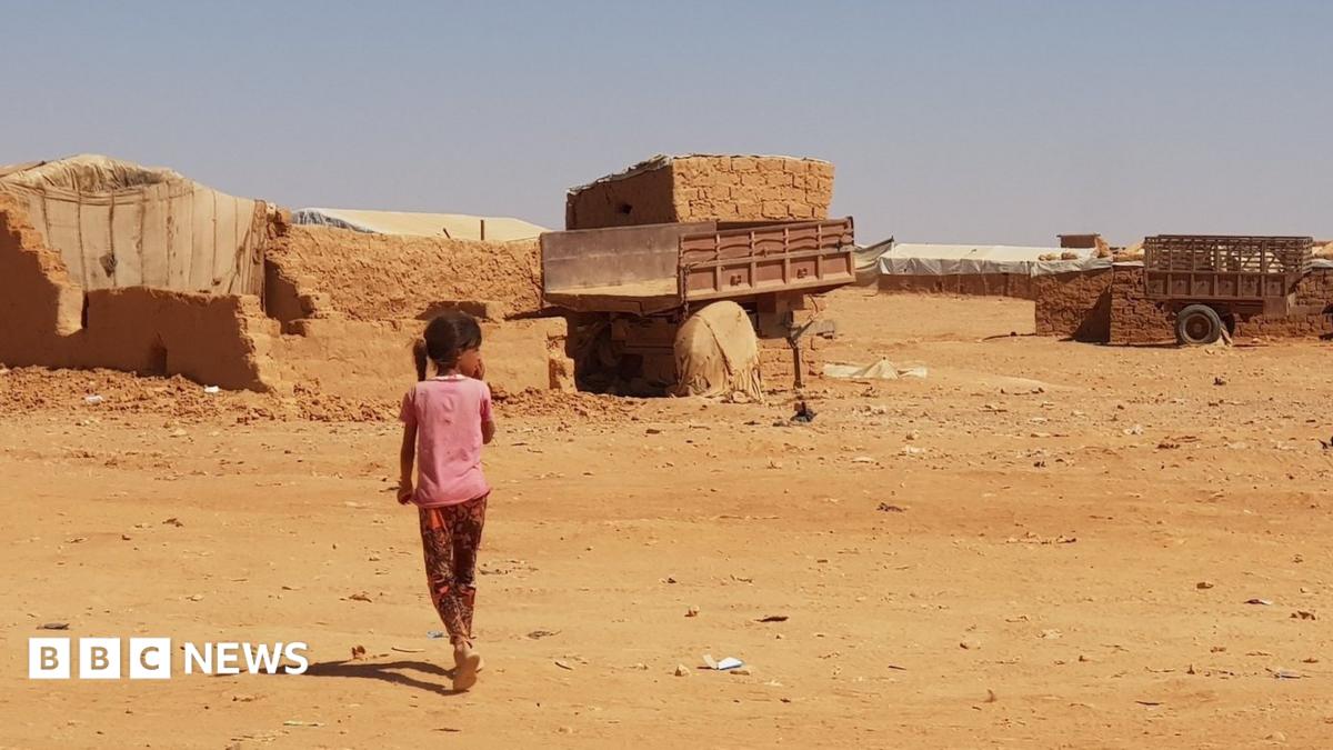 Syria war: Aid fails to reach civilians in desert camp - BBC News