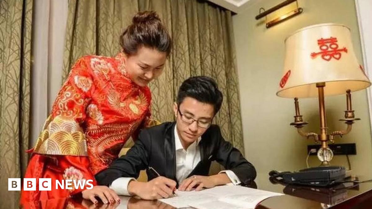 Chinese couple spend wedding night writing out communist doctrine - BBC ...