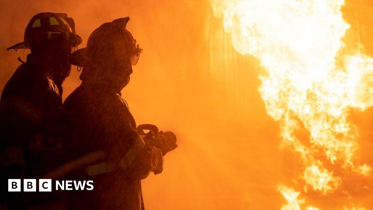 NI fire service plan to allow more time to attend emergencies - BBC News