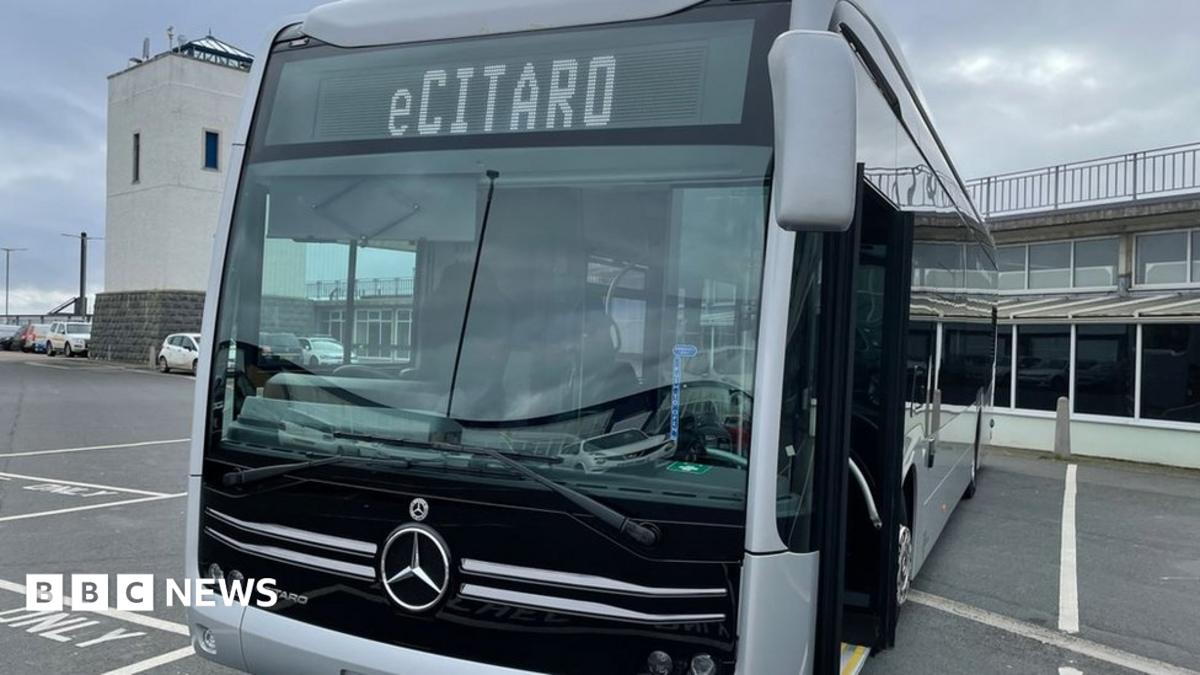 Electric bus trialled on Isle of Man roads - BBC News
