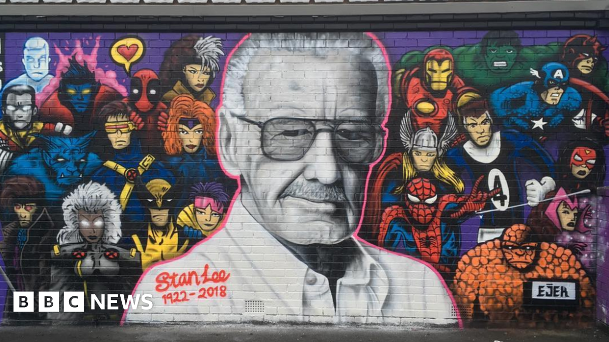Stan Lee tribute mural created in Glasgow's Gorbals - BBC News