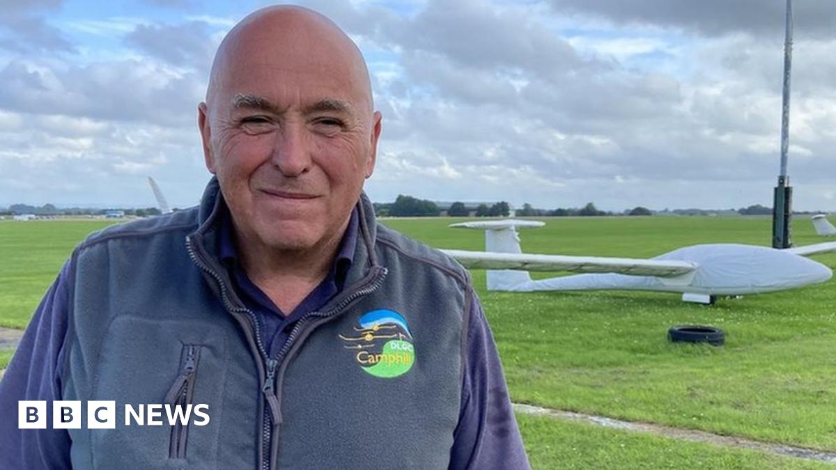 Vintage gliding club celebrates 50th birthday in Gloucestershire - BBC News