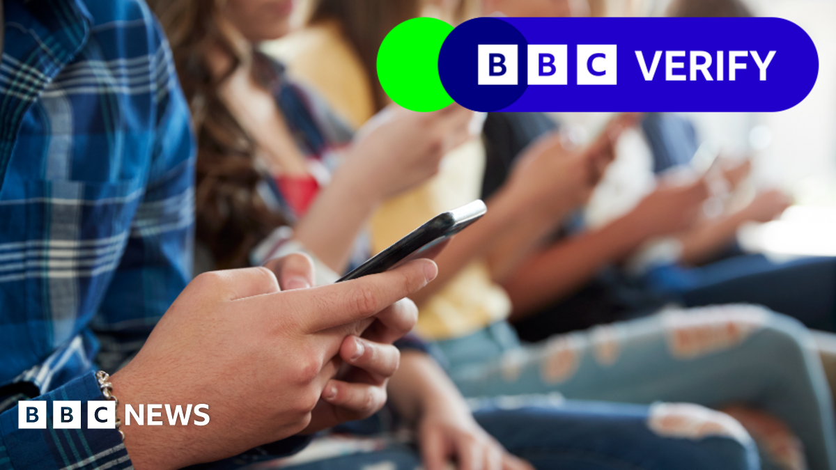 Do half of schools ban mobile phones? - BBC News