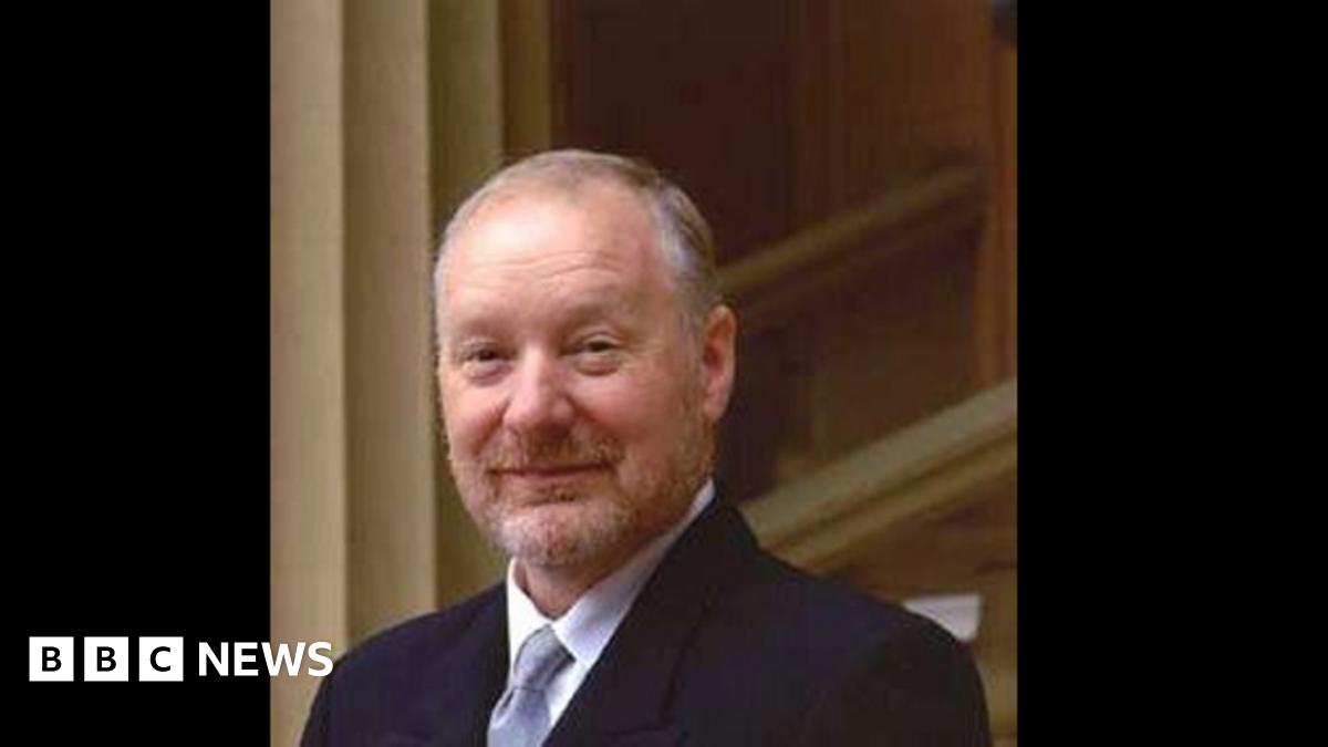 Edinburgh bus crash victim identified by police - BBC News