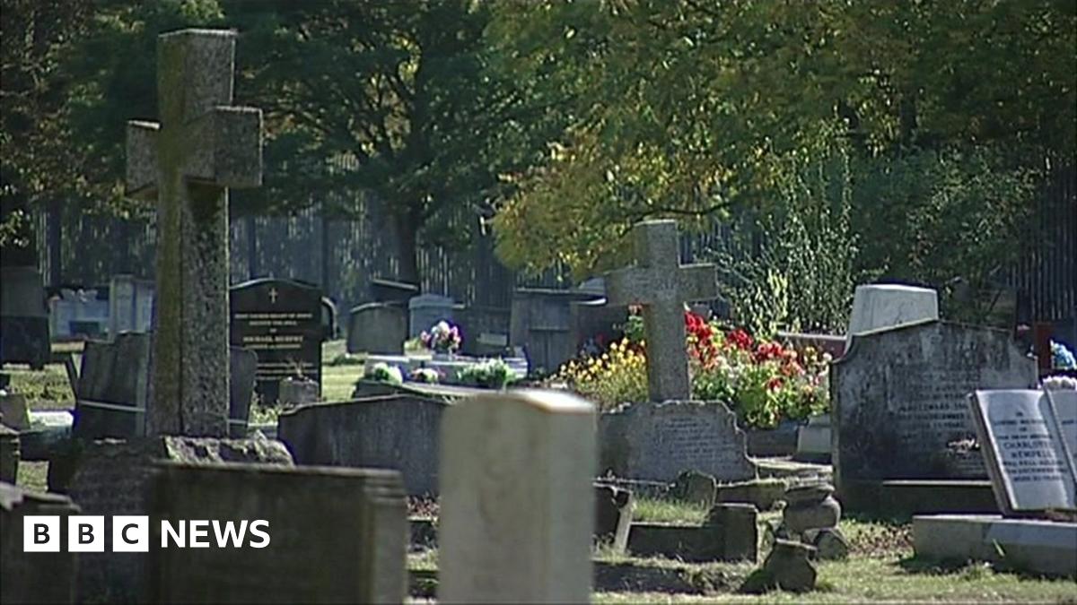 Croydon cemetery: People seen taking water meant for graveside flowers ...