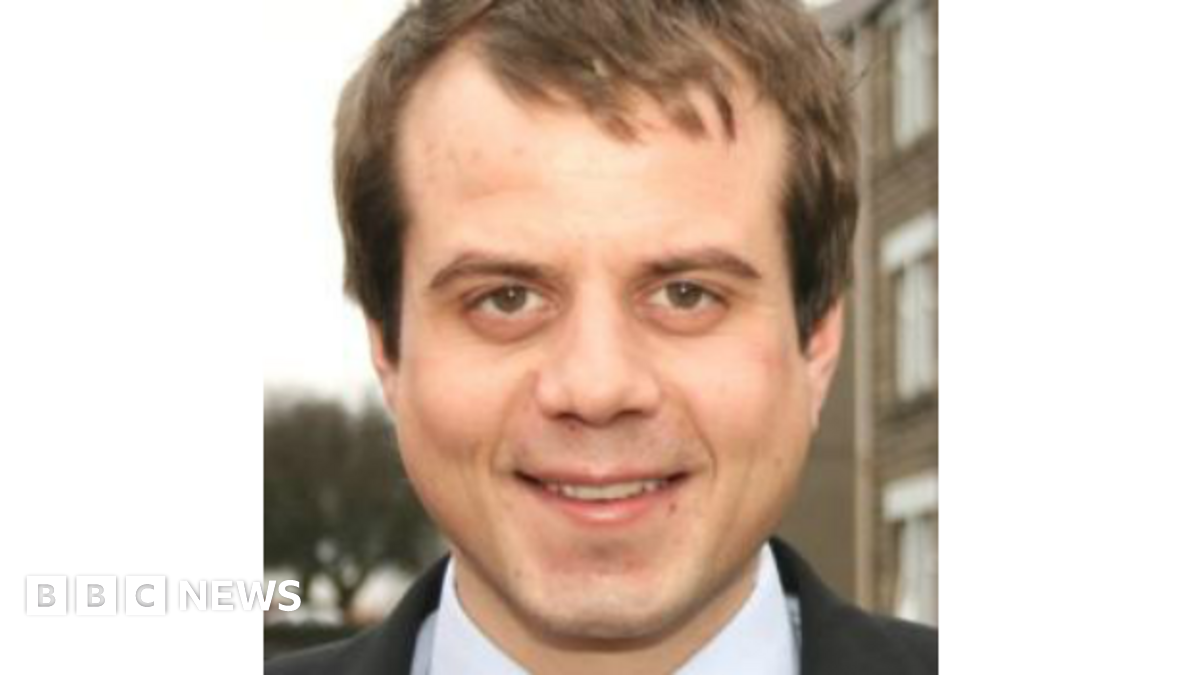 SNP councillor Craig Melville in 'anti-Islamic texts' probe - BBC News