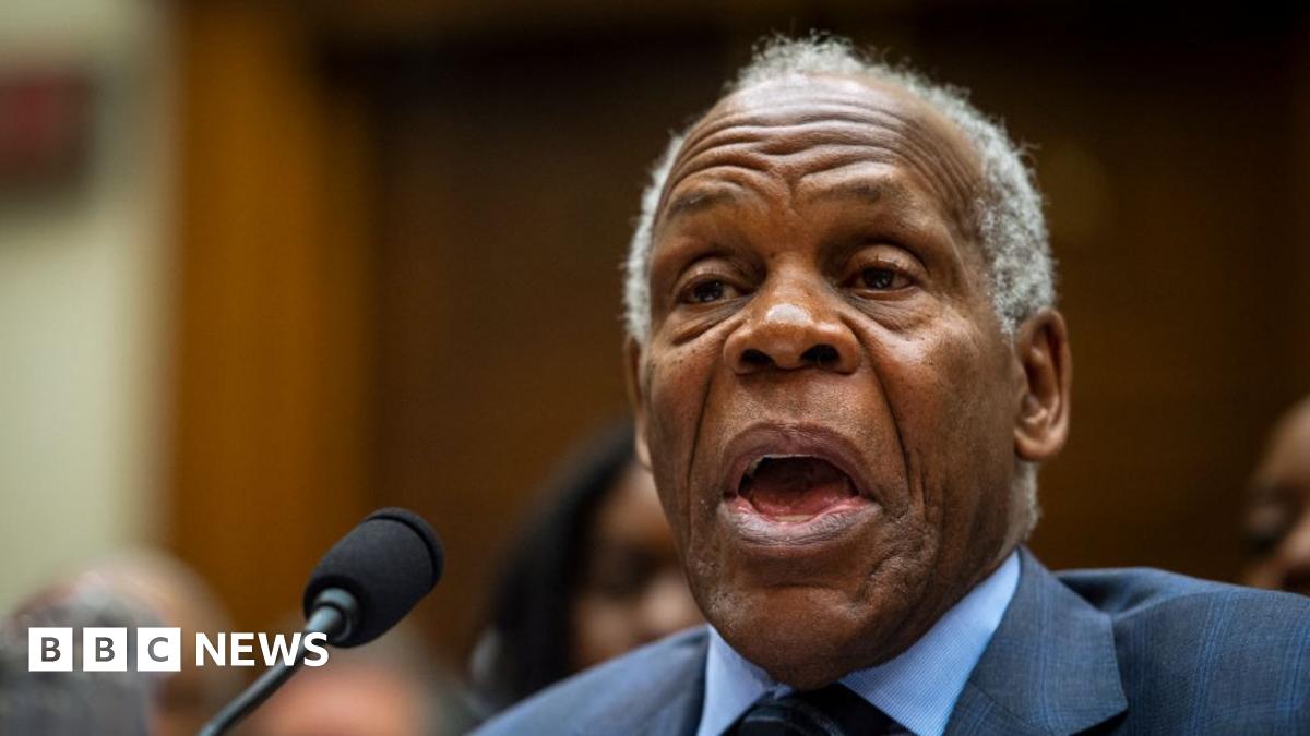 Slavery reparations hearing ignites fiery debate in Congress - BBC News