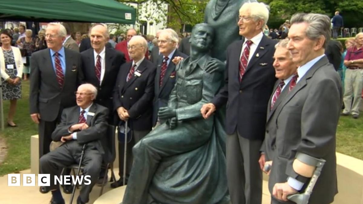 WW2 veteran leads Guinea Pig Club memorial plan - BBC News