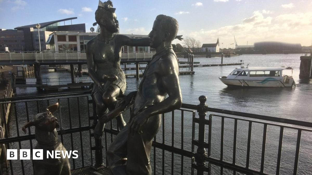 Cardiff water buses have 'enormous potential' as users grow - BBC News