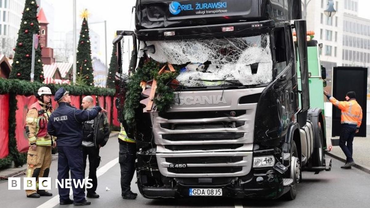 Berlin attack: Police say lorry crash 'probably terror attack' - BBC News