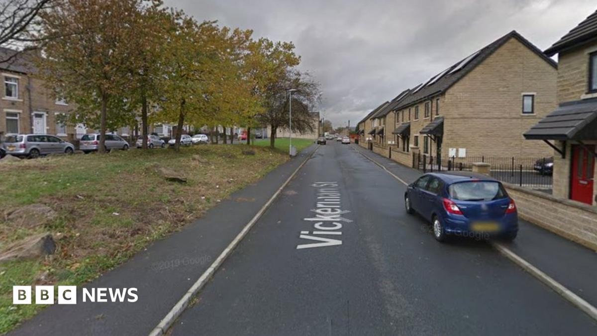 Halifax: Boy, 17, dies after Bonfire Night incident - BBC News