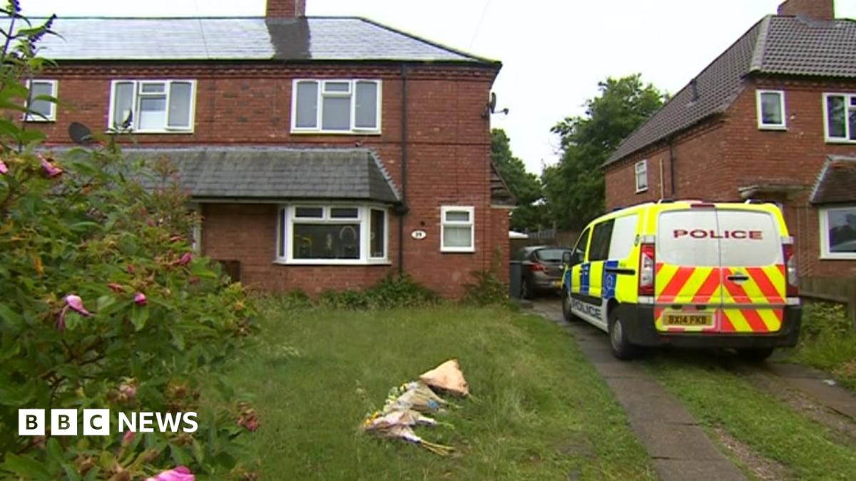 Shirley death: Murder arrests after boy, 6, dies - BBC News