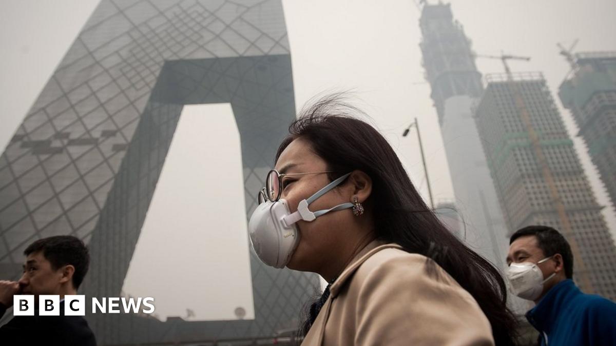 China pollution: Survey finds 70% of firms break regulations - BBC News