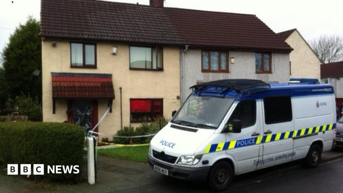 Middleton shooting: Man, 28, in hospital with chest injury - BBC News