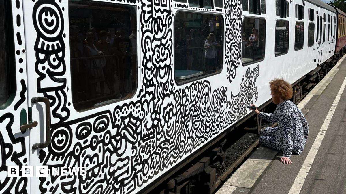 Mr Doodle: Kent artist doodles over entire train carriage - BBC News