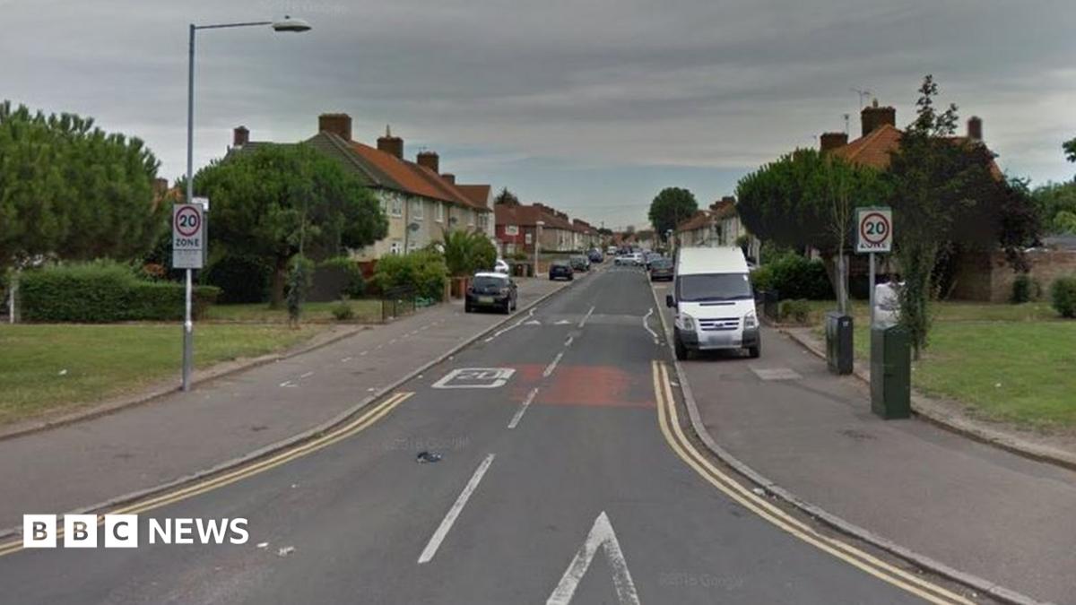 Girl, 14, arrested over man beaten to death in Dagenham - BBC News