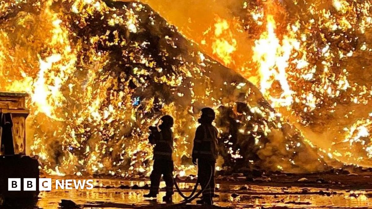Devizes fire: Crews bring huge blaze at recycling centre under control ...