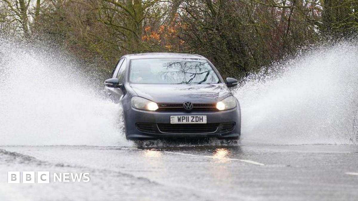 Heavy rain and wind warning in the East of England - BBC News