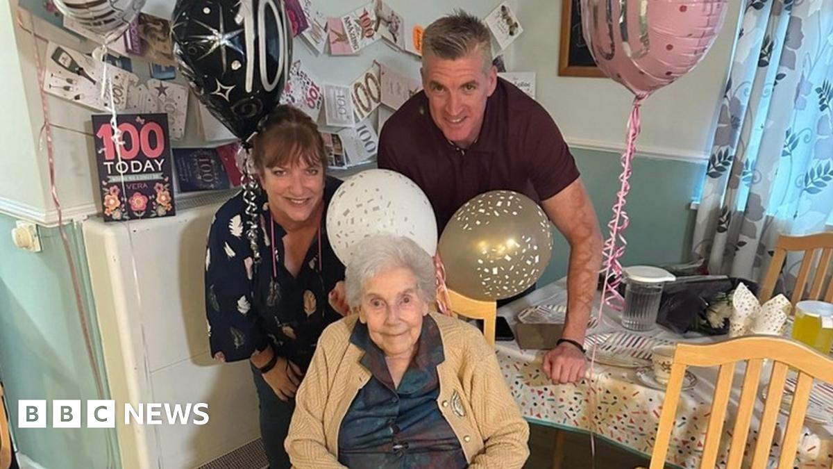 Council to close Towcester care home with 15 residents - BBC News