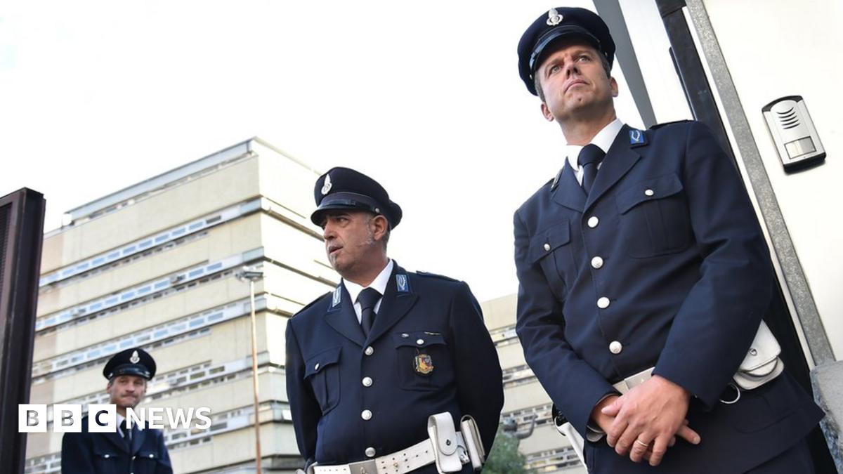 'Mafia Capital' mobster trial opens in Italy - BBC News
