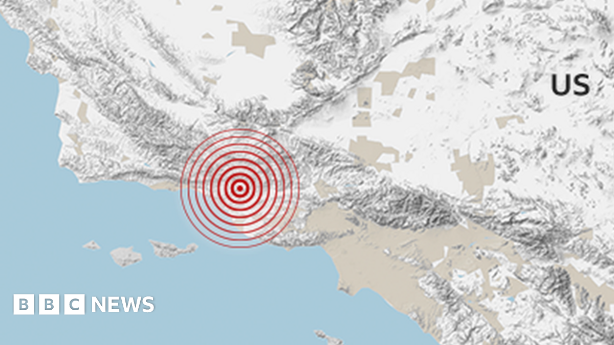 Earthquake shakes parts of California during storm - BBC News