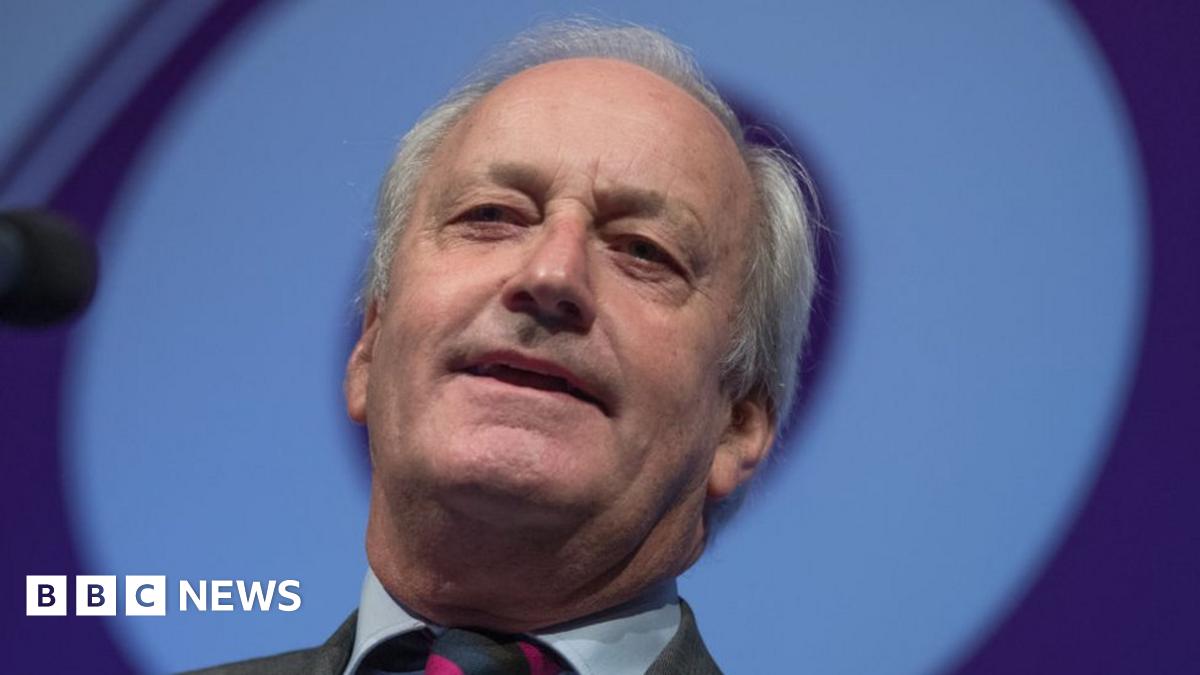 Neil Hamilton ousted as UKIP leader in Welsh Assembly - BBC News