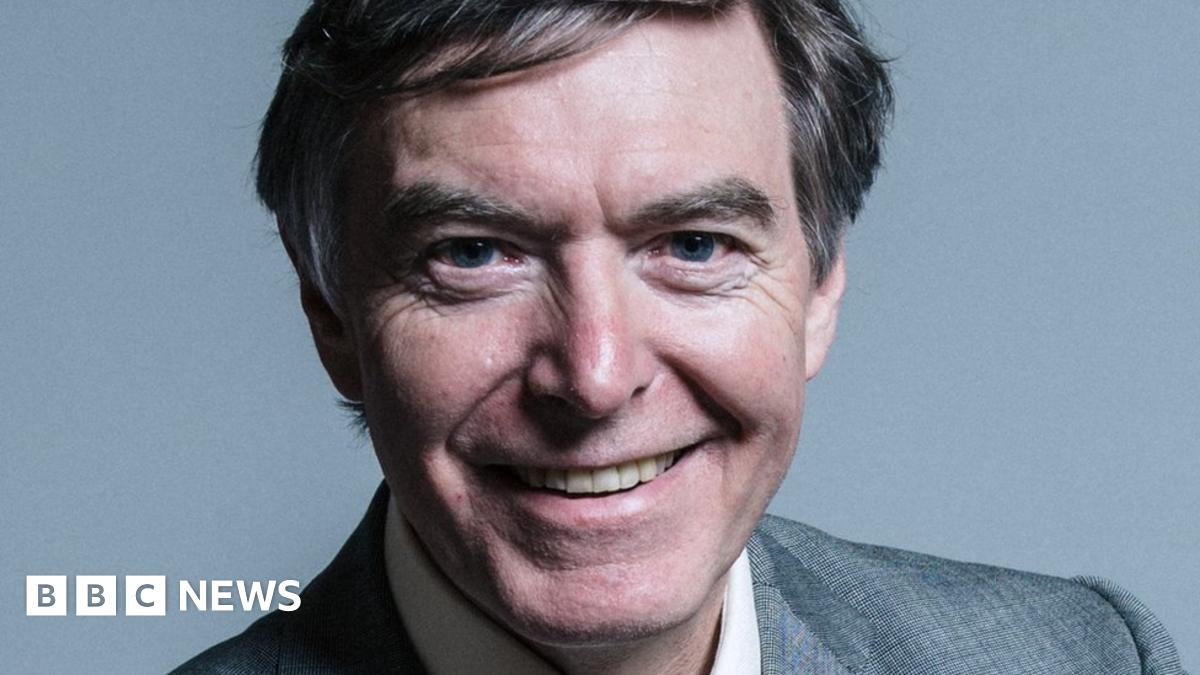 MP Philip Dunne says bid to remove Boris Johnson not over - BBC News