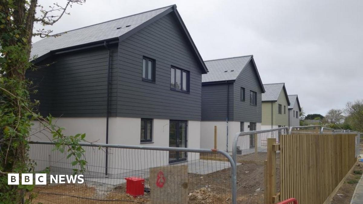 Homes for Cornwall conference looks at housing crisis - BBC News