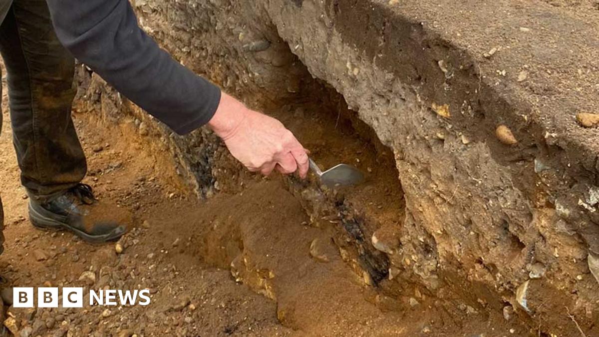 Norwich timber henge burnt in Neolithic winter solstice excavated - BBC ...