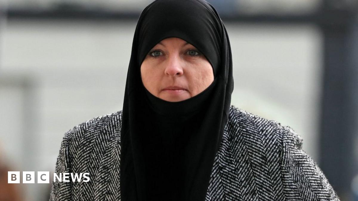 Lisa Smith: Trial of IS accused former soldier set for 2022 - BBC News