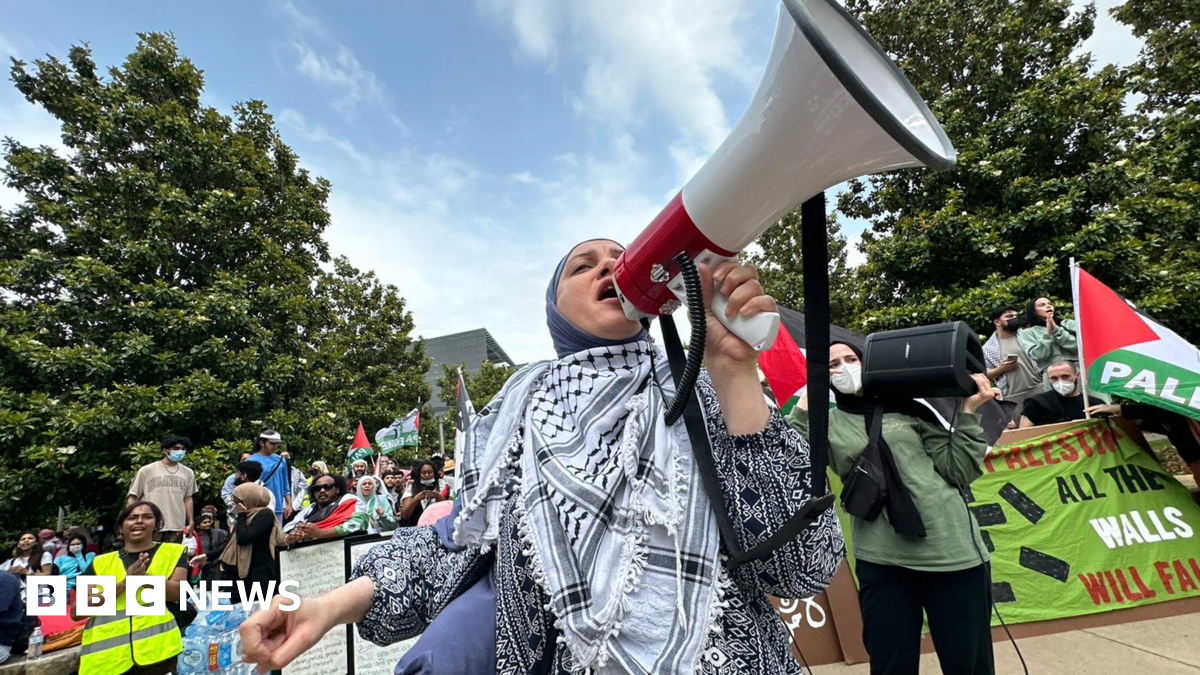 Police move in on University of Texas at Dallas protesters - BBC News