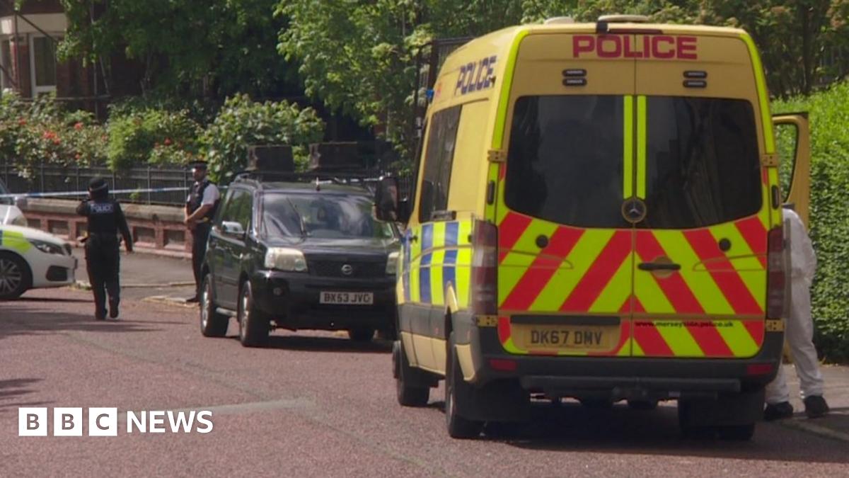 Liverpool murder arrest after man dies at house - BBC News