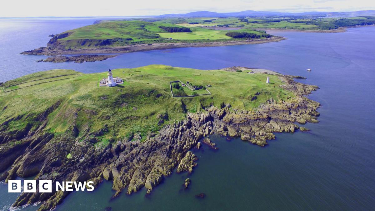 Sale agreed for lighthouse murder island Little Ross - BBC News