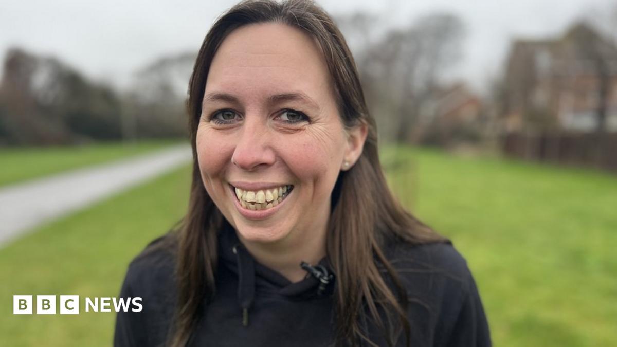 Fareham running club's food bank deliveries go UK-wide - BBC News