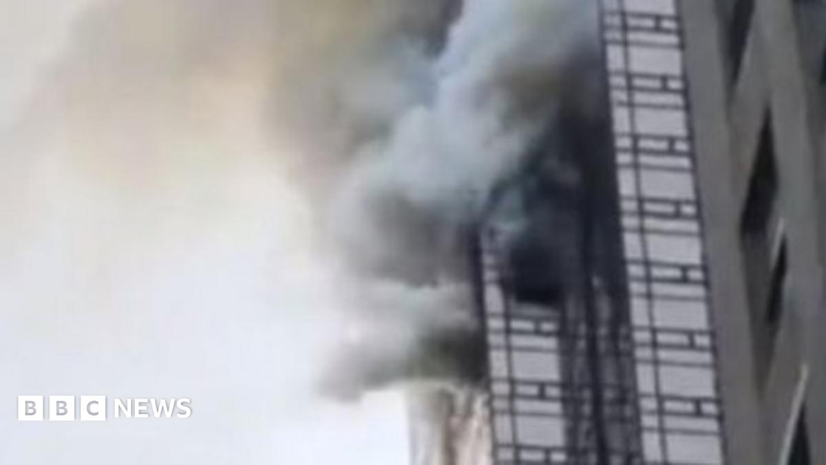 Trump Tower fire: Man dies in blaze at New York property - BBC News