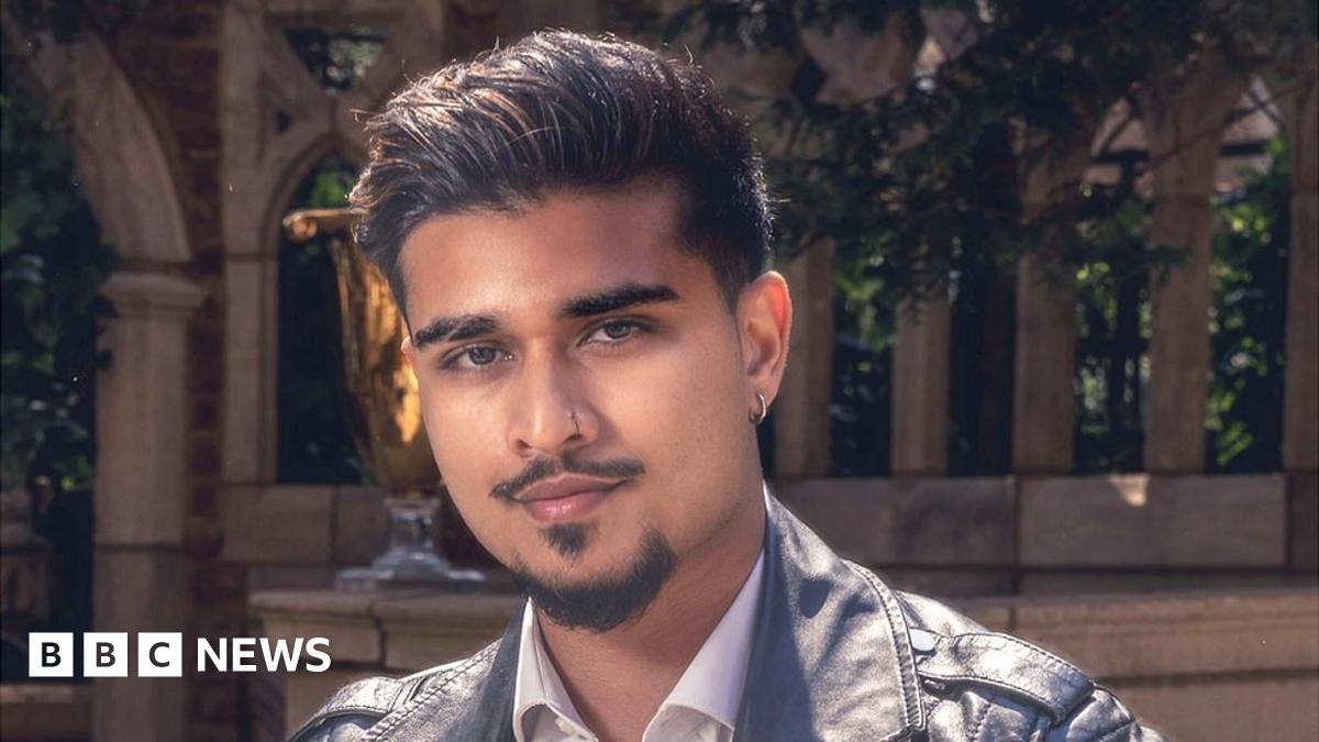 Crazy Rich Agents: ‘I sell houses to billionaires but live with mum and ...