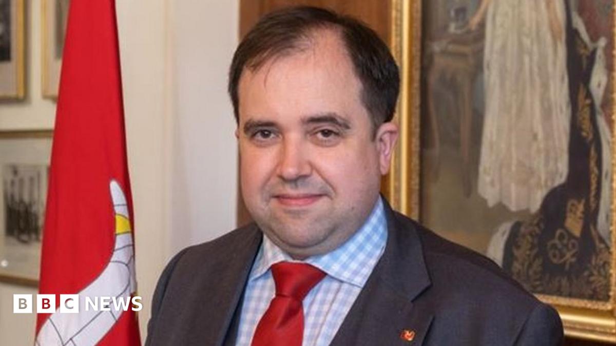 Former minister returns to Isle of Man government in housing role - BBC ...