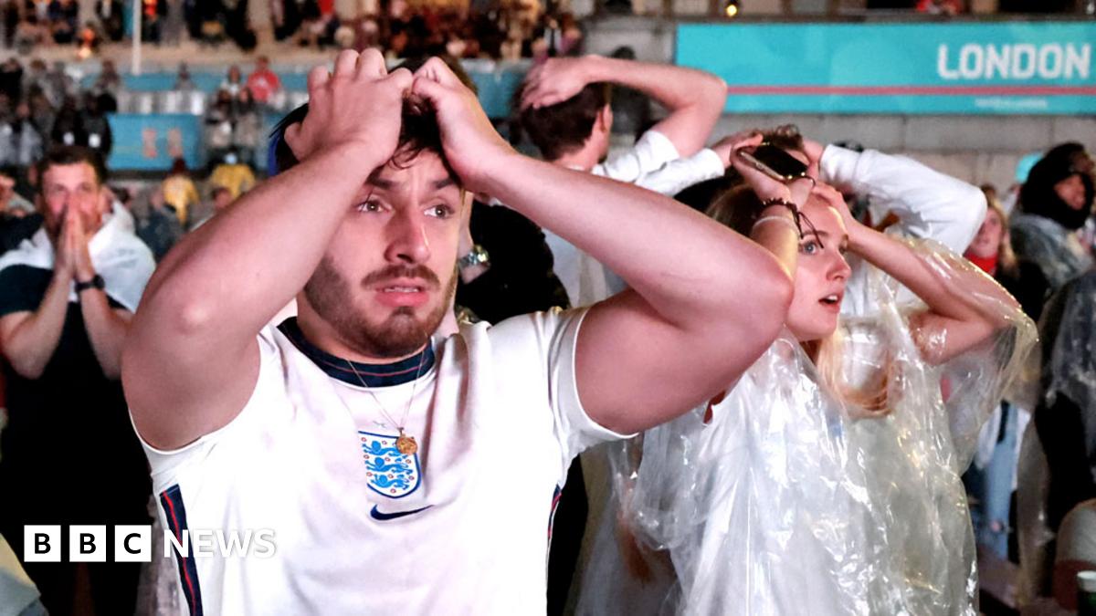 Euro 2020: Fans' despair as England lose to Italy in final - BBC News