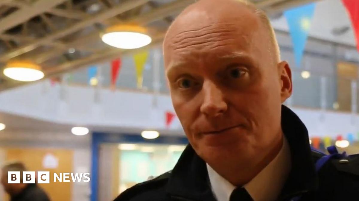 Senior Met Police officer cleared of misconduct - BBC News