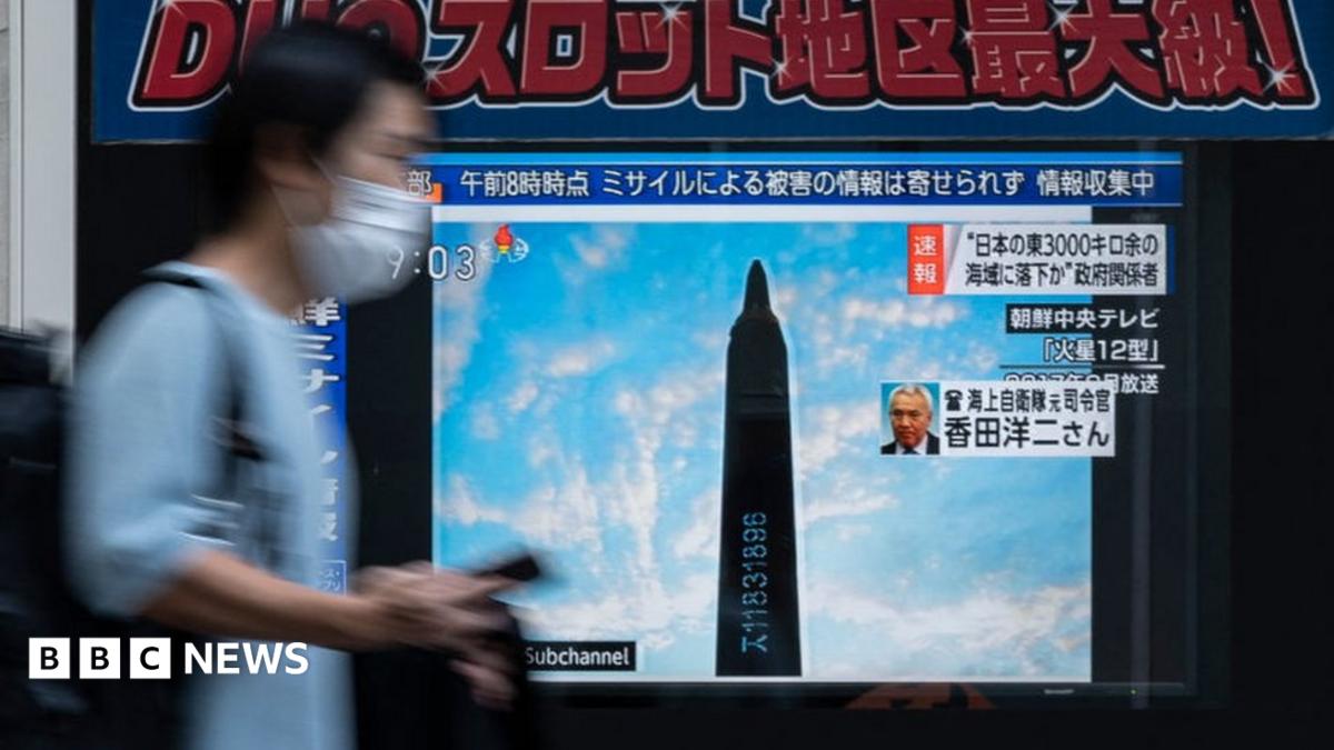 North Korea fires ballistic missile over Japan - BBC News
