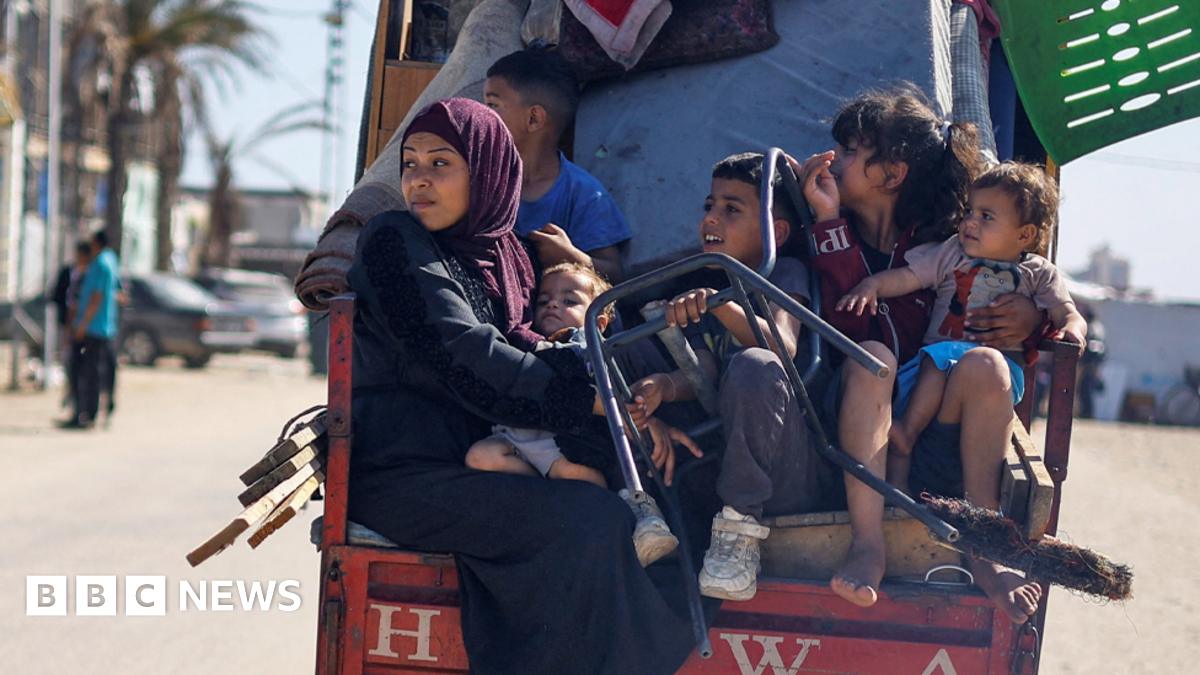 Israeli tanks massed near-built up areas in Rafah as thousands flee - BBC News
