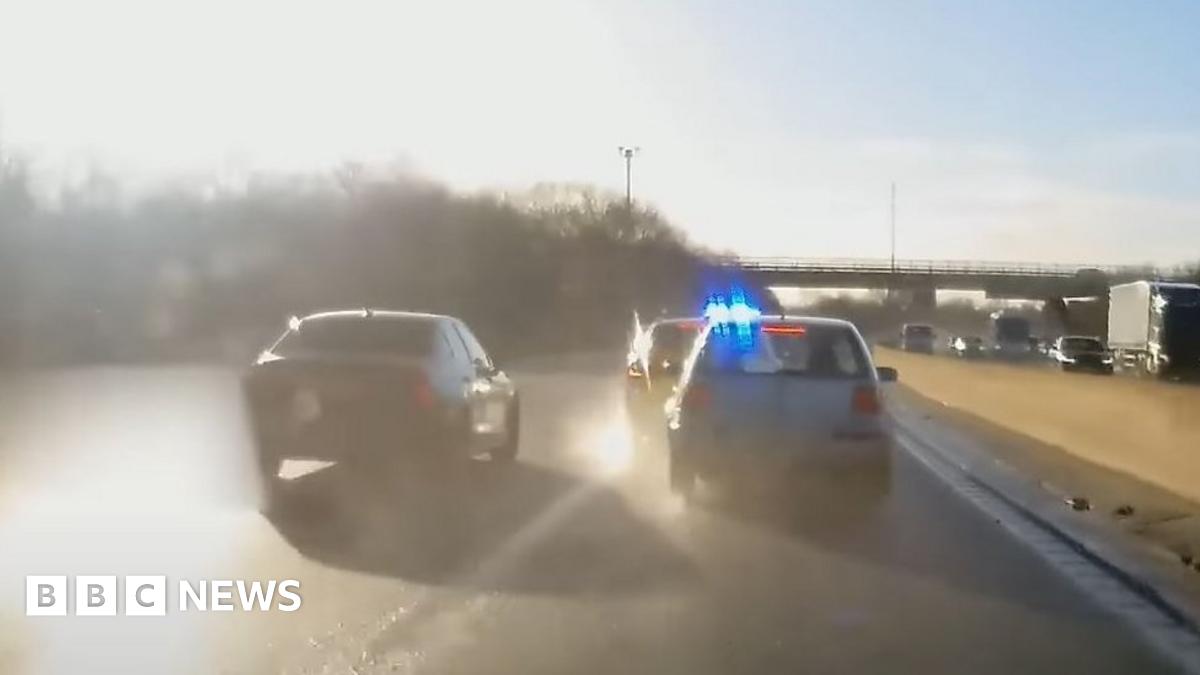 Nottingham: Dangerous driver topped 100mph in police chase - BBC News