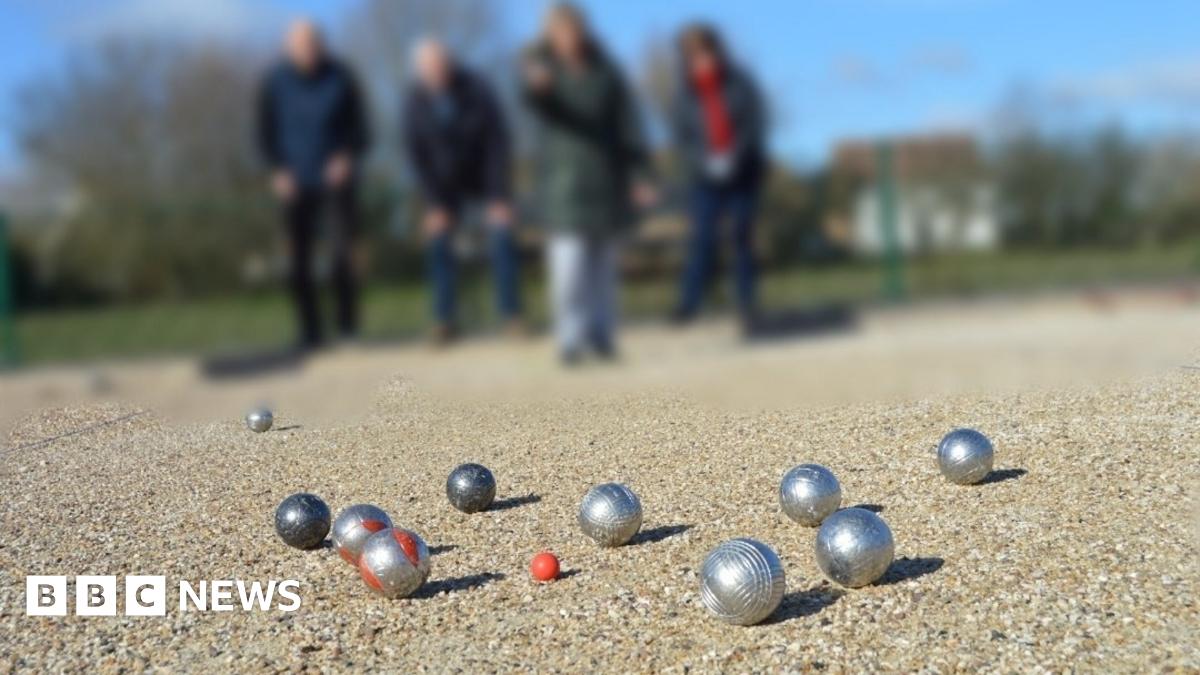 Tickton lands new boules court - BBC News
