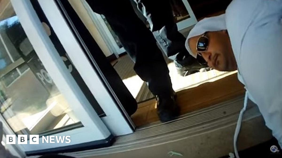 Charges mooted over UAE robes incident at Ohio hotel - BBC News