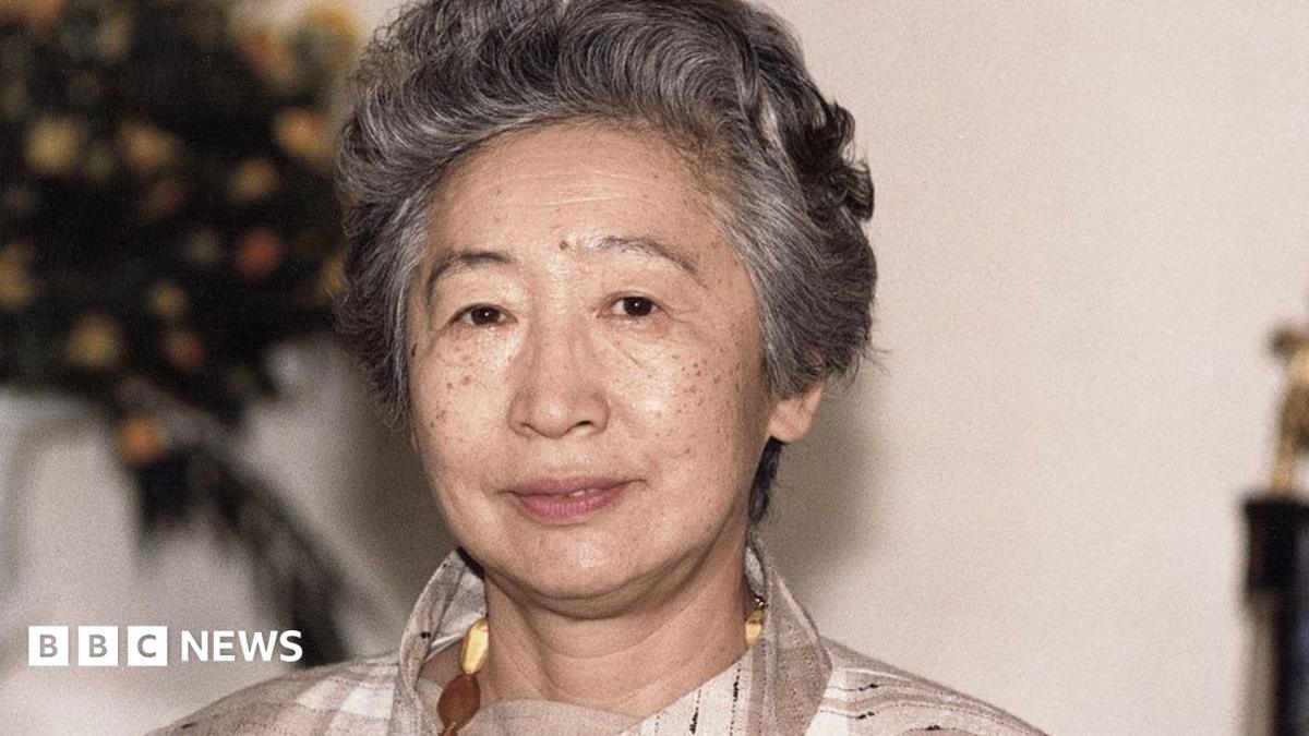 Sadako Ogata: First female UN refugee chief dies at 92 - BBC News