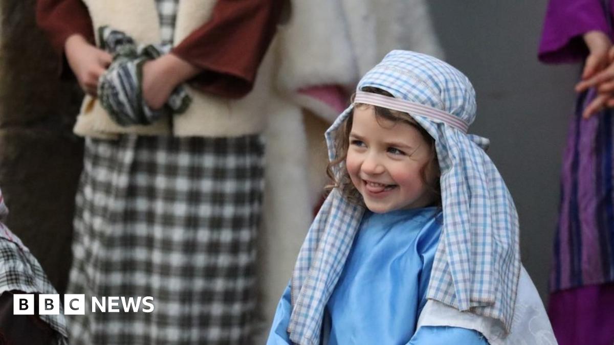 Covid: How schools managed to save the Christmas nativity - BBC News