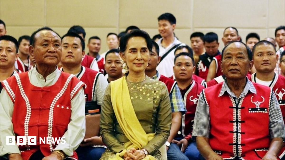 Myanmar ethnic groups attend government peace talks - BBC News