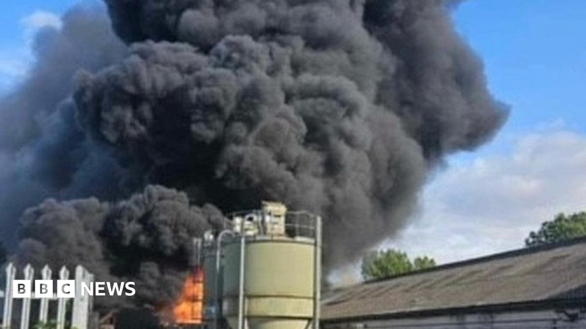 Radcliffe fire: Large blaze breaks out at industrial unit - BBC News